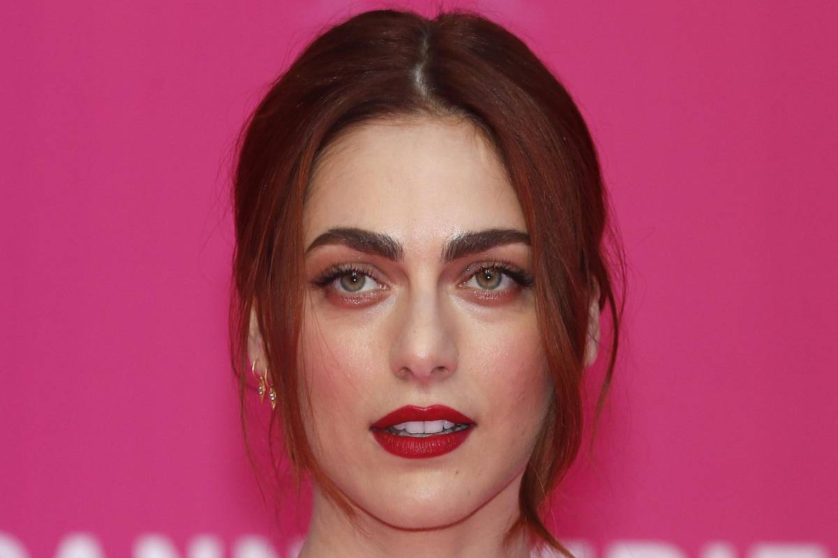 Miriam Leone resta solo in reggiseno: show piccante