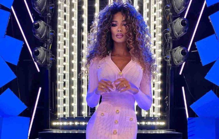 Samira Lui, il vestito si apre troppo e si vede tutto: visione piccante ...